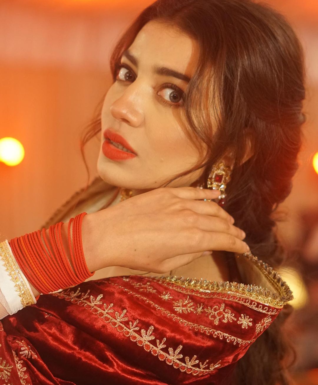 Rabia Butt Is Dazzling in Beautiful Red Outfit | Reviewit.pk