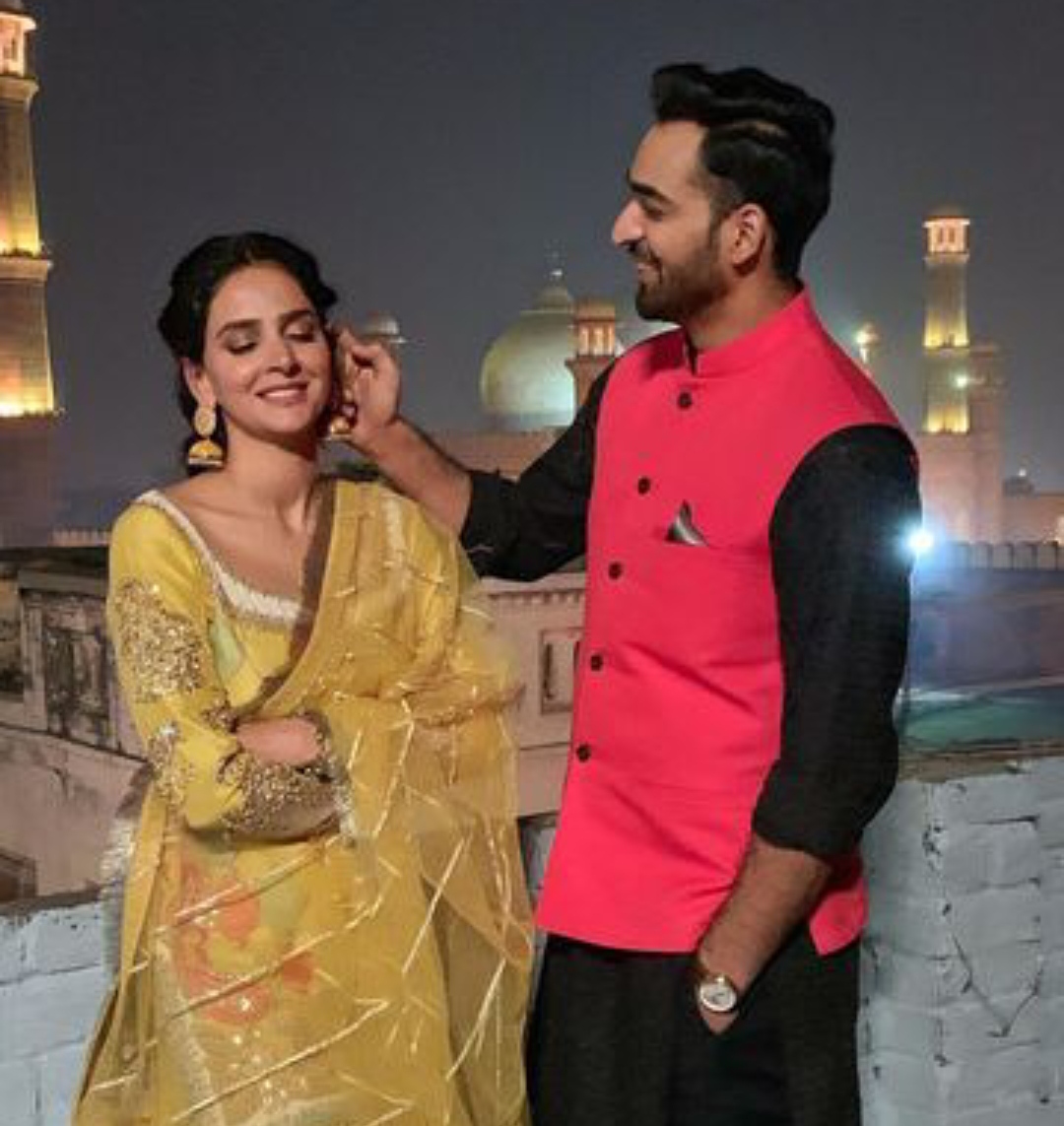 Saba Qamar And Agha Mustafa Hassan BTS Pictures From Manjogi | Reviewit.pk