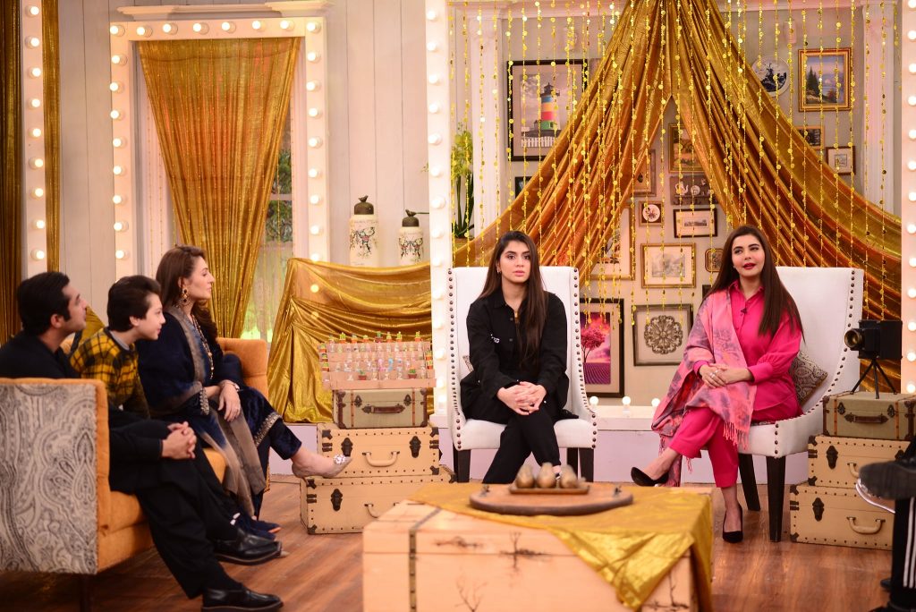 Actor Shabbir Jan with his Family in Nida Yasir Morning Show | Reviewit.pk