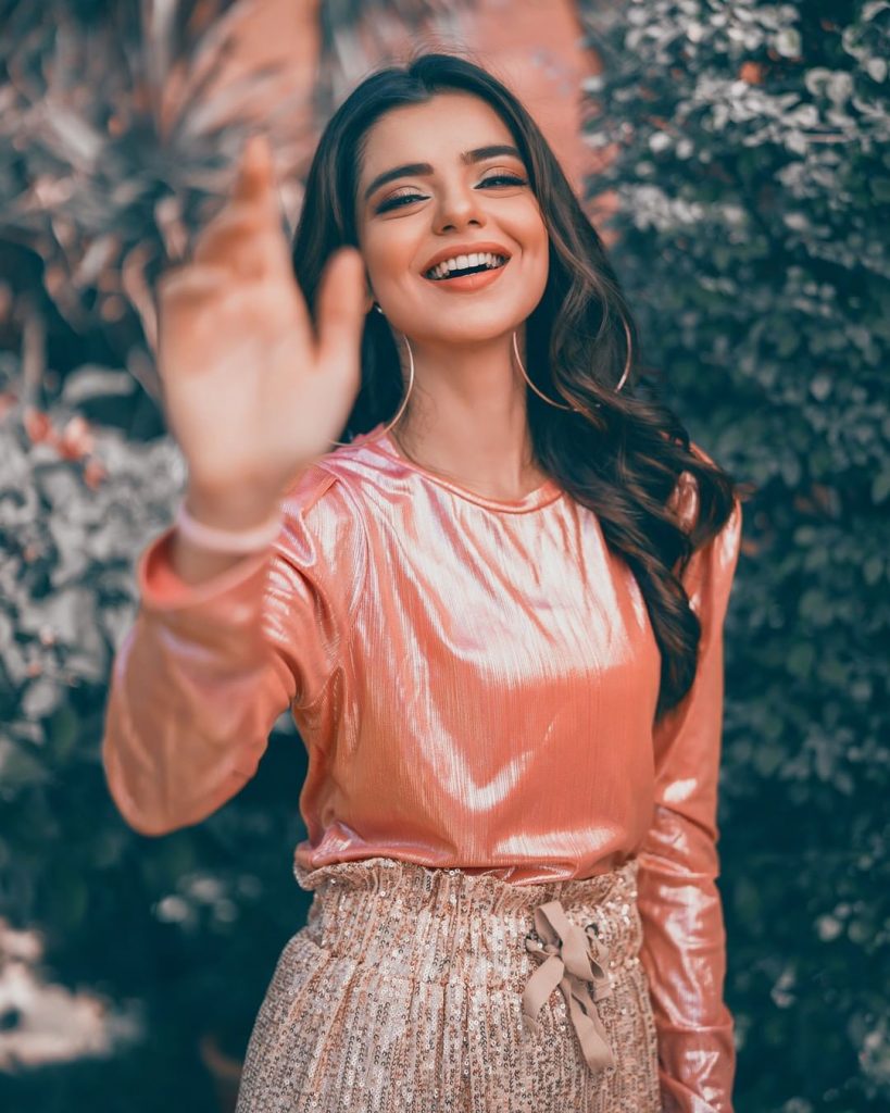 Rabya Kulsoom and Srha Asghar Latest Photoshoot for Hello Pakistan ...