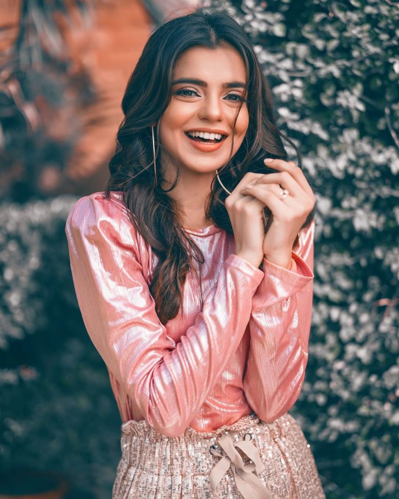 Rabya Kulsoom and Srha Asghar Latest Photoshoot for Hello Pakistan ...