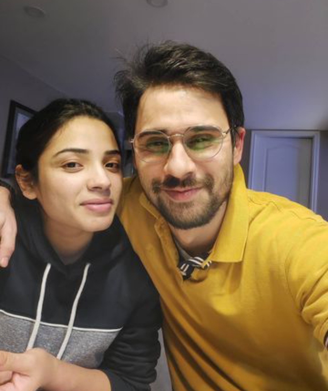 Host Tabish Hashmi's Unseen Family Pictures | Reviewit.pk