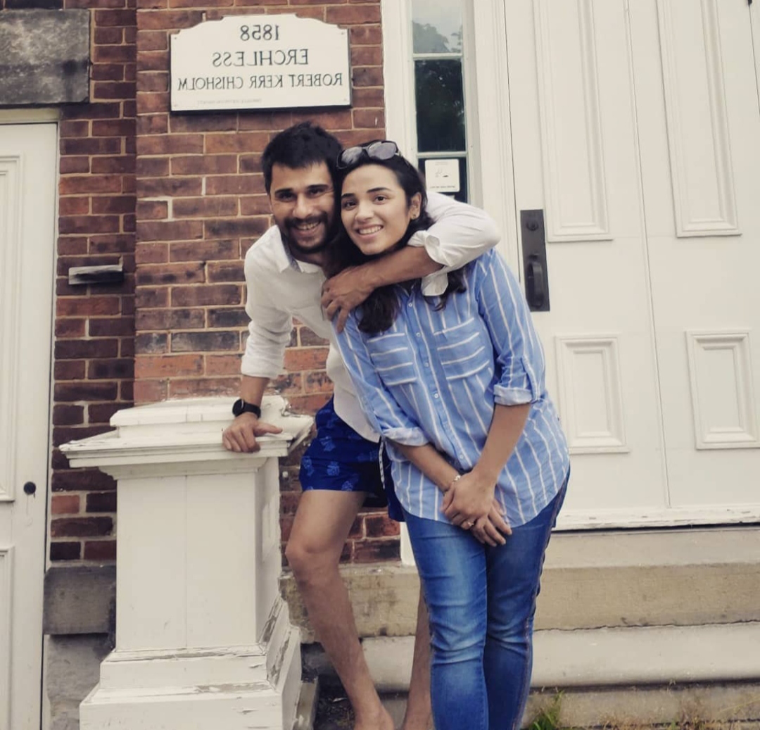 Host Tabish Hashmi's Unseen Family Pictures | Reviewit.pk