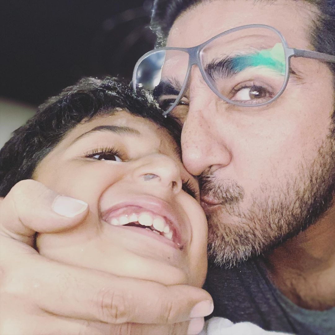 Adorable Family pictures of Pop-Rock Singer Ali Hamza | Reviewit.pk