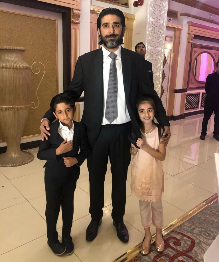 Adorable Family pictures of Pop-Rock Singer Ali Hamza | Reviewit.pk