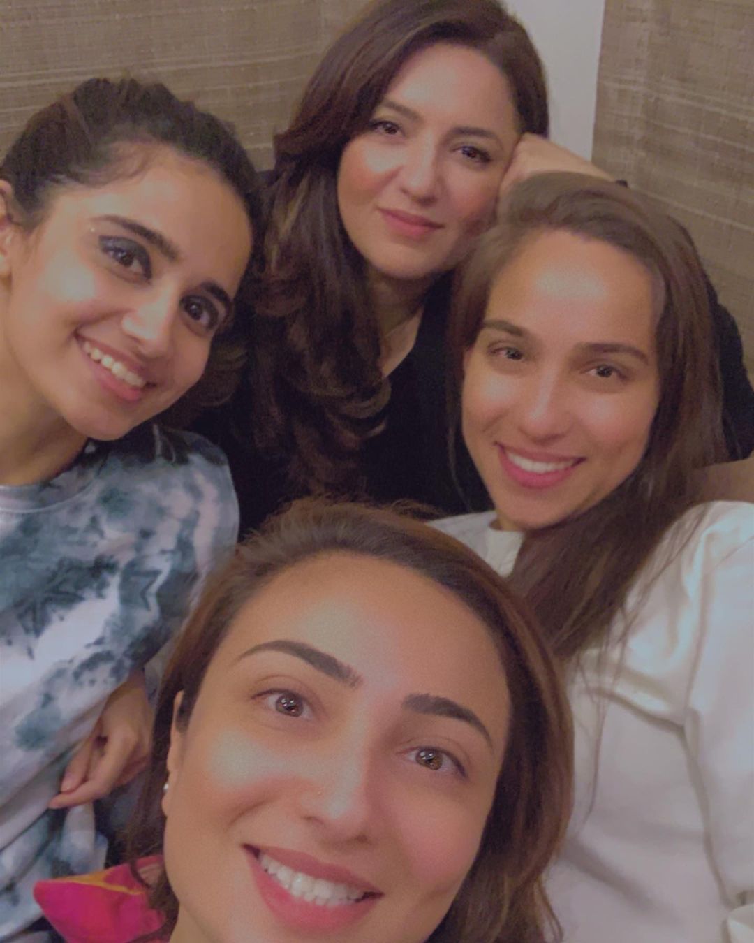 Adorable Family Pictures Of Anoushey Ashraf | Reviewit.pk