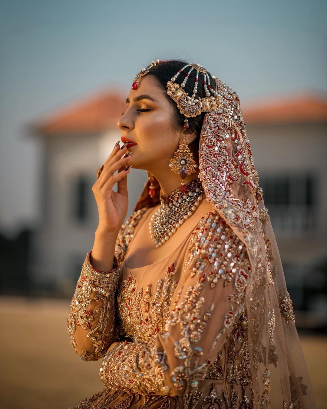 Areeba Habib Looks Ravishing In Her Latest Bridal Shoot | Reviewit.pk