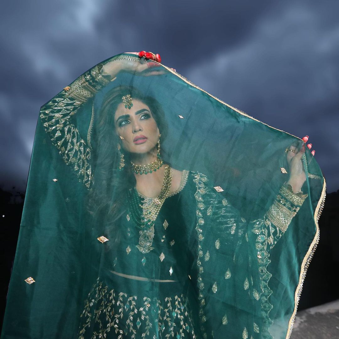 Unseen Bridal Look Of Ravishing Fiza Ali | Reviewit.pk