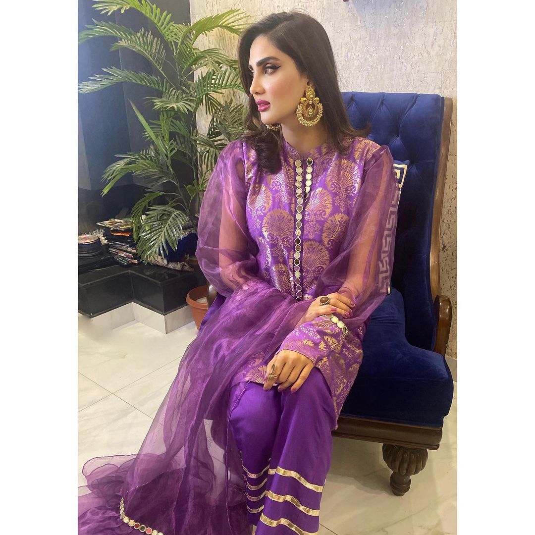 Fiza Ali Pulls Off Traditional Bridal Look Like A Pro | Reviewit.pk