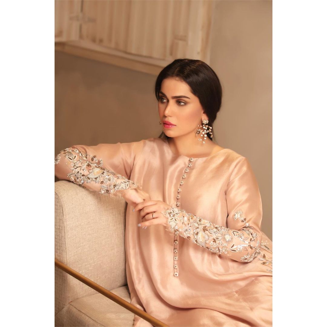 Incredibly Pretty Pictures of Ghana Ali in Pastel Colors | Reviewit.pk