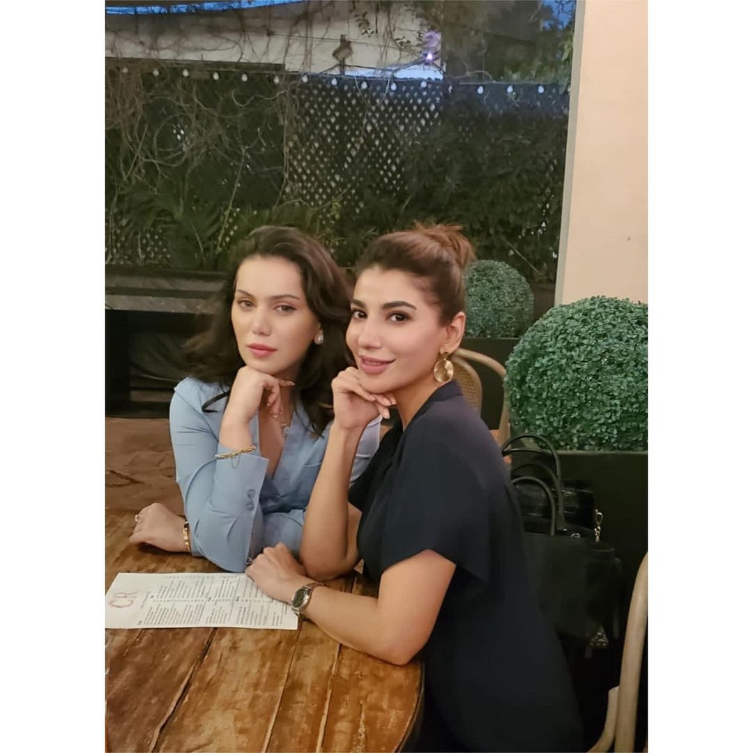 Incredibly Pretty Pictures of Ghana Ali in Pastel Colors | Reviewit.pk