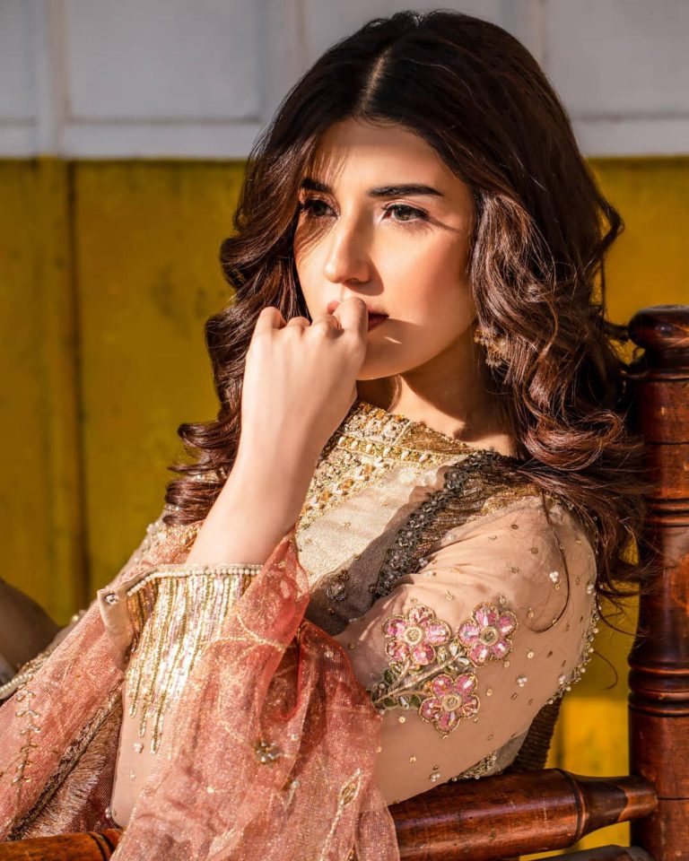 Latest Shoot Of Gorgeous Hareem Farooq | Reviewit.pk