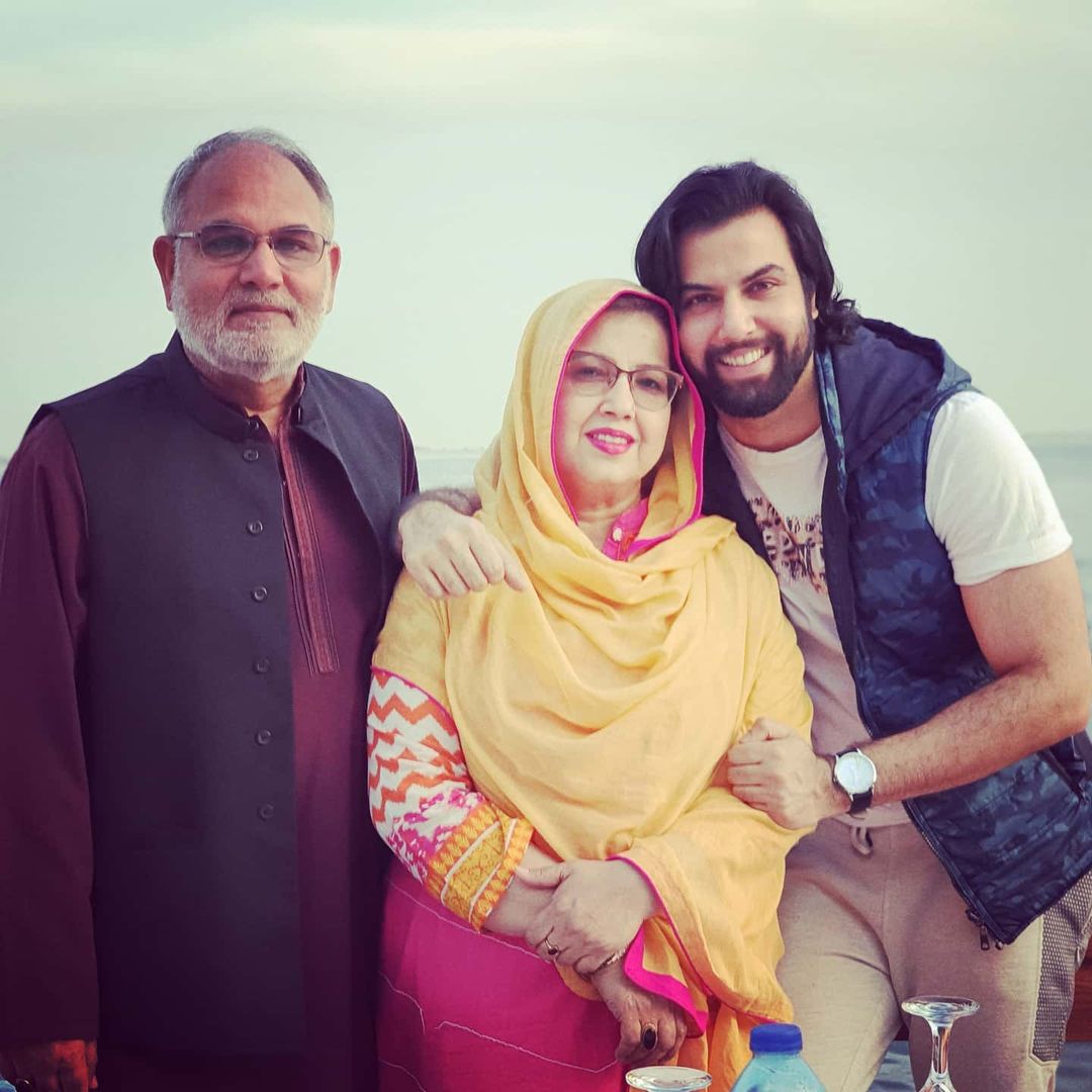 Lovely Family Photos of Noor Hassan | Reviewit.pk