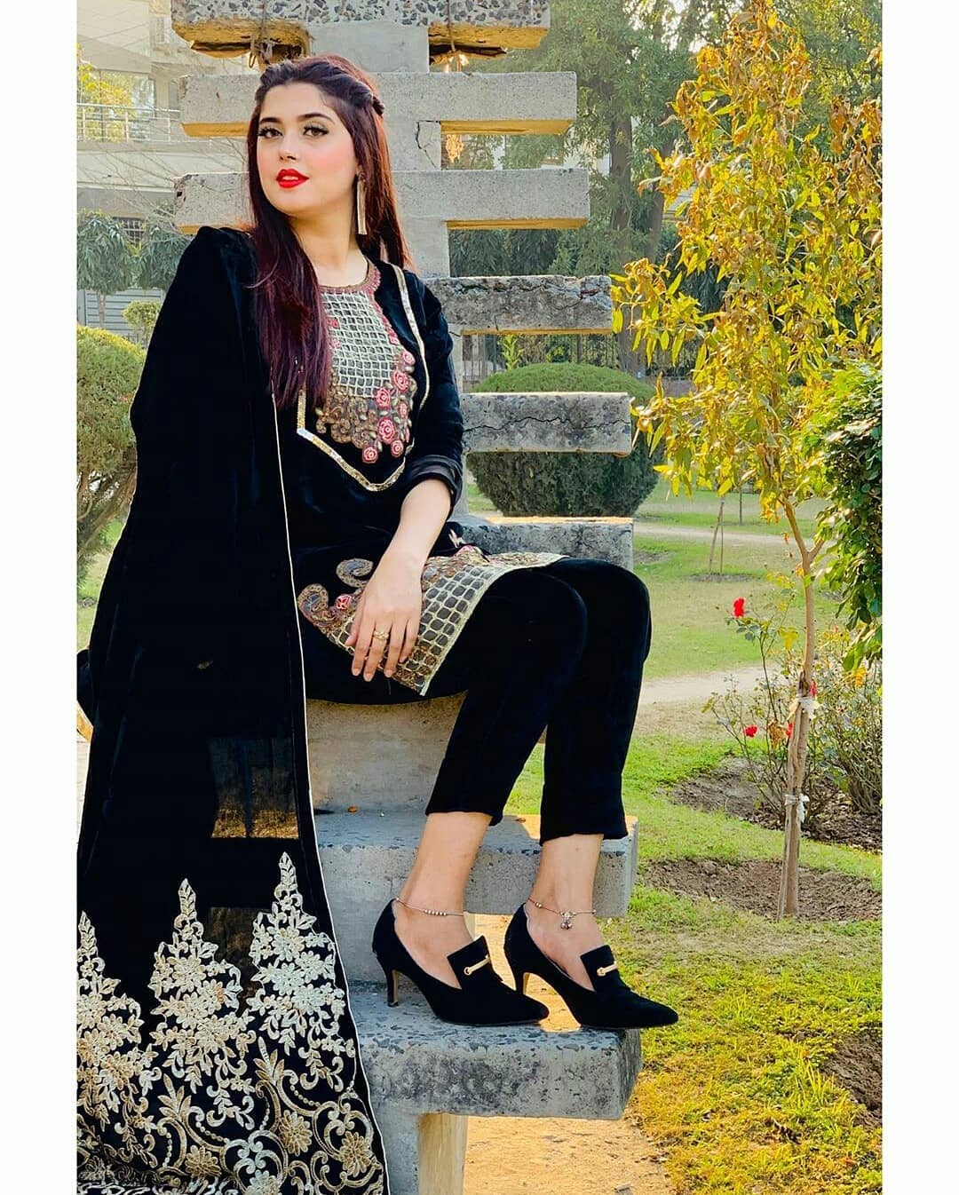 Kanwal Aftab and Her Unique Dress Variety in Black Color | Check Out ...