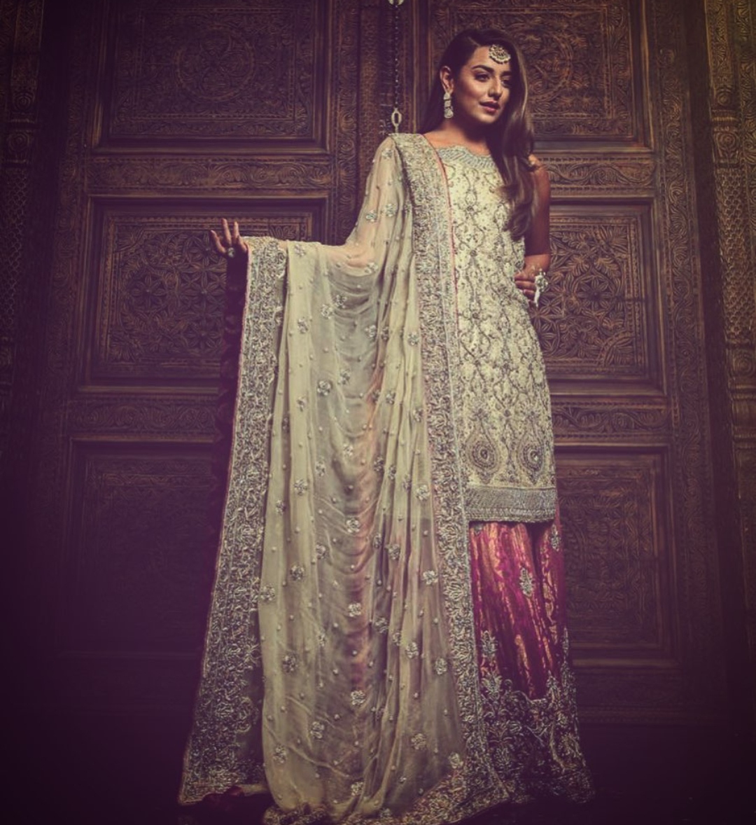 'Log Kiya Kahen Gay' Famed Actress Kinza Razzak Beautiful Pictures ...