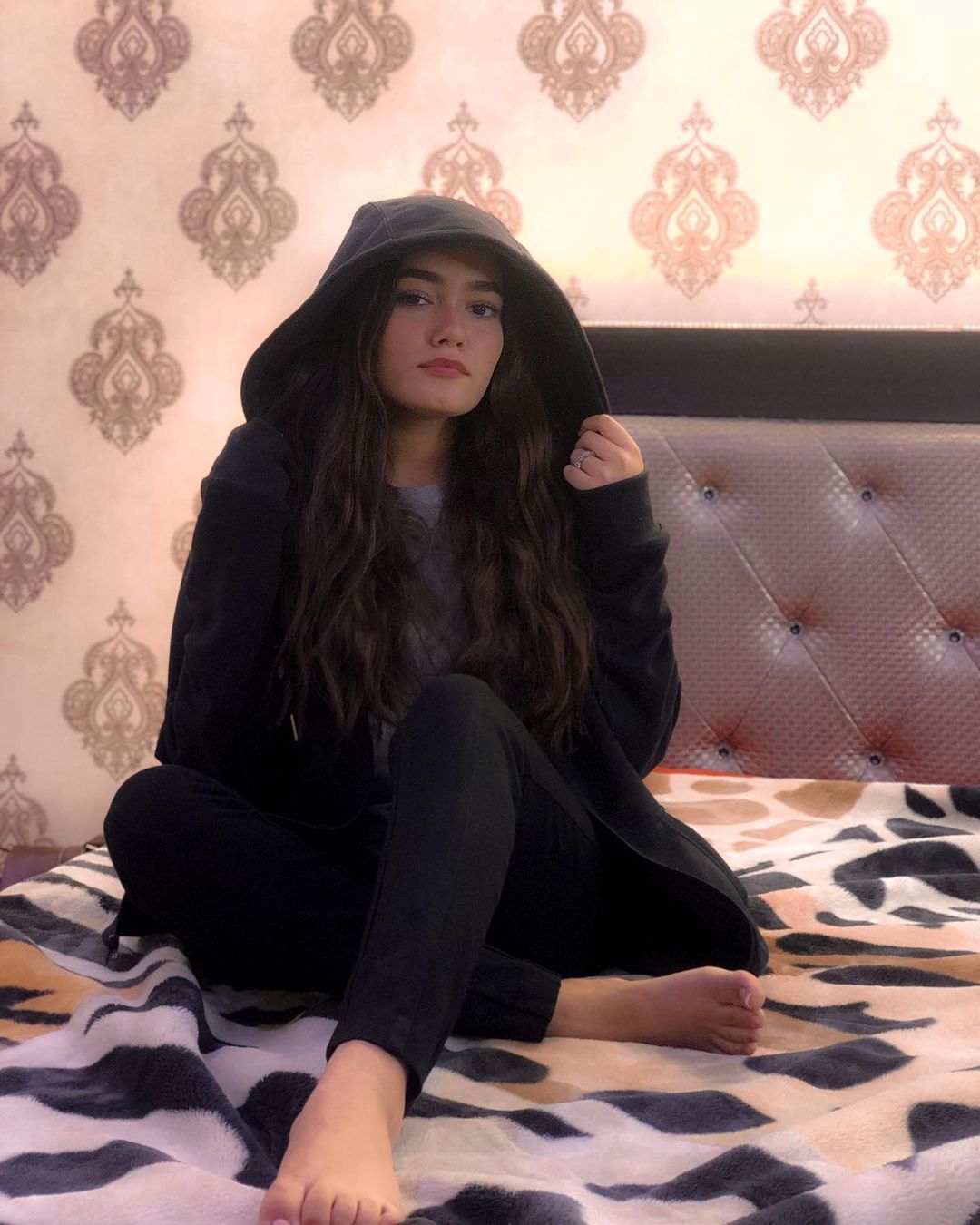 Highly-Edited Filtered Pictures of Laiba Shah | Reviewit.pk