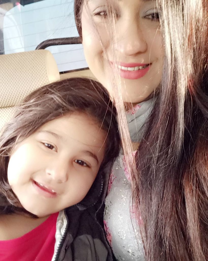 Latest Clicks of Madiha Rizvi with her Family | Reviewit.pk