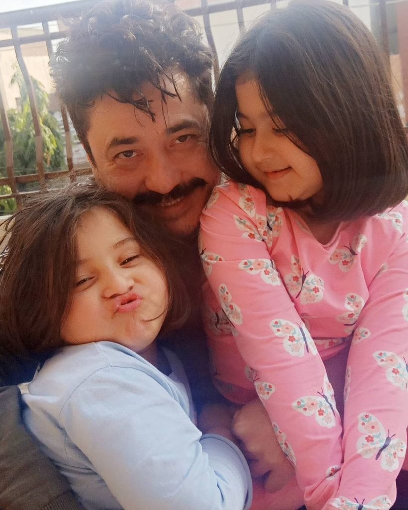 Latest Clicks of Madiha Rizvi with her Family | Reviewit.pk