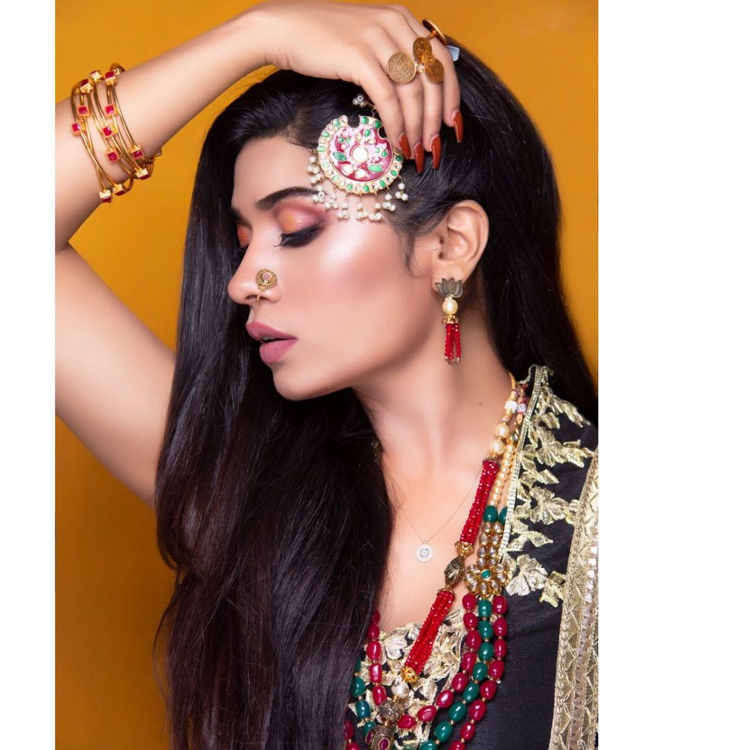 Mahi Baloch Sizzles In Her Latest Bridal Shoot | Reviewit.pk