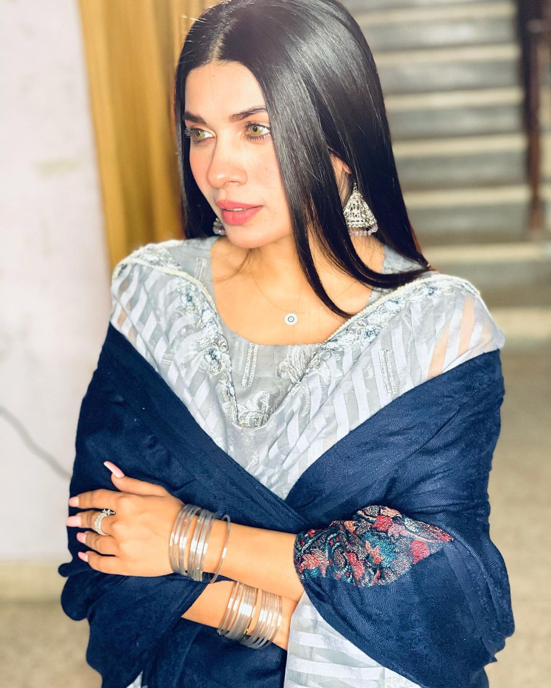 Mahi Baloch Sizzles In Her Latest Bridal Shoot | Reviewit.pk