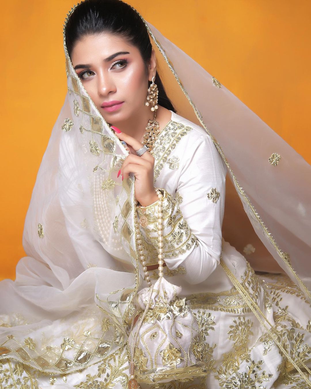 Mahi Baloch Sizzles In Her Latest Bridal Shoot | Reviewit.pk