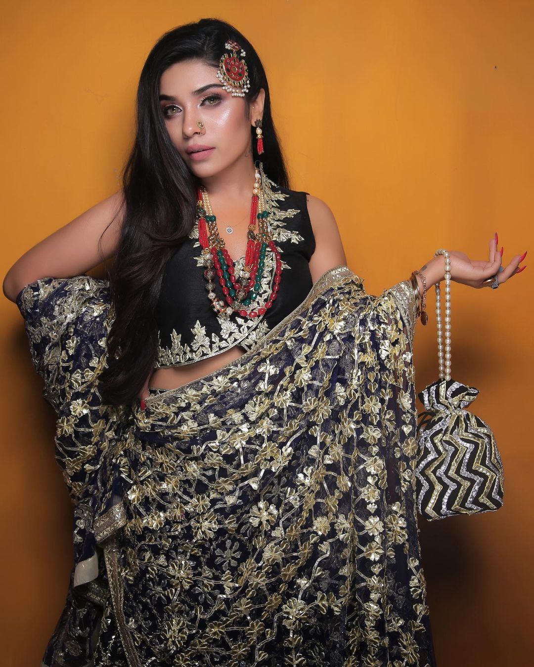 Mahi Baloch Sizzles In Her Latest Bridal Shoot | Reviewit.pk