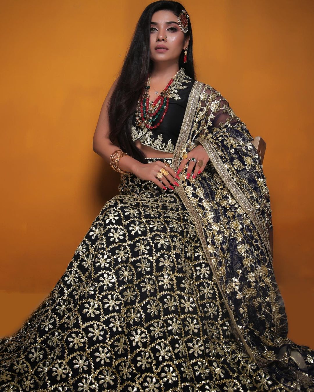 Mahi Baloch Sizzles In Her Latest Bridal Shoot | Reviewit.pk