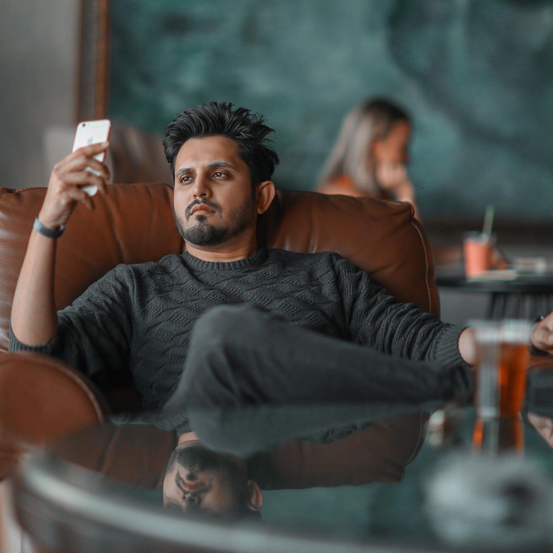 Latest Photos of Mansoor Qureshi While Traveling | Reviewit.pk