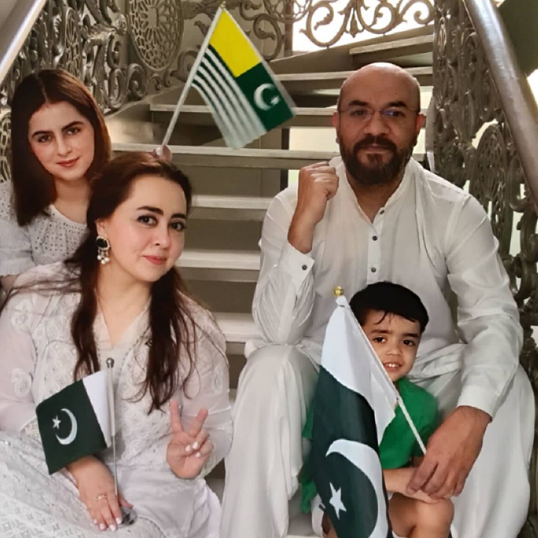 Unseen Family Pictures Of Fashion Designer Maria B | Reviewit.pk