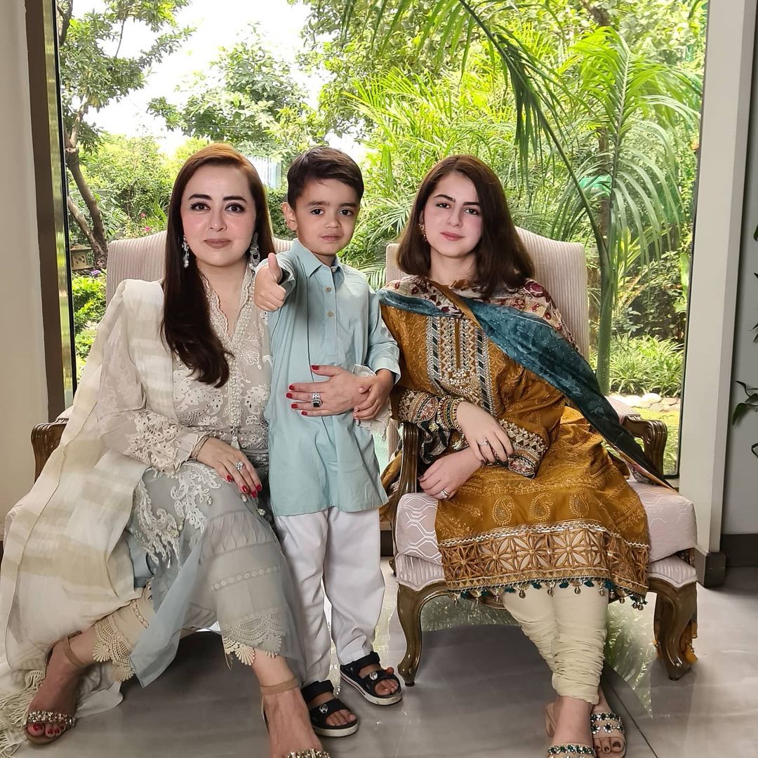 Unseen Family Pictures Of Fashion Designer Maria B | Reviewit.pk