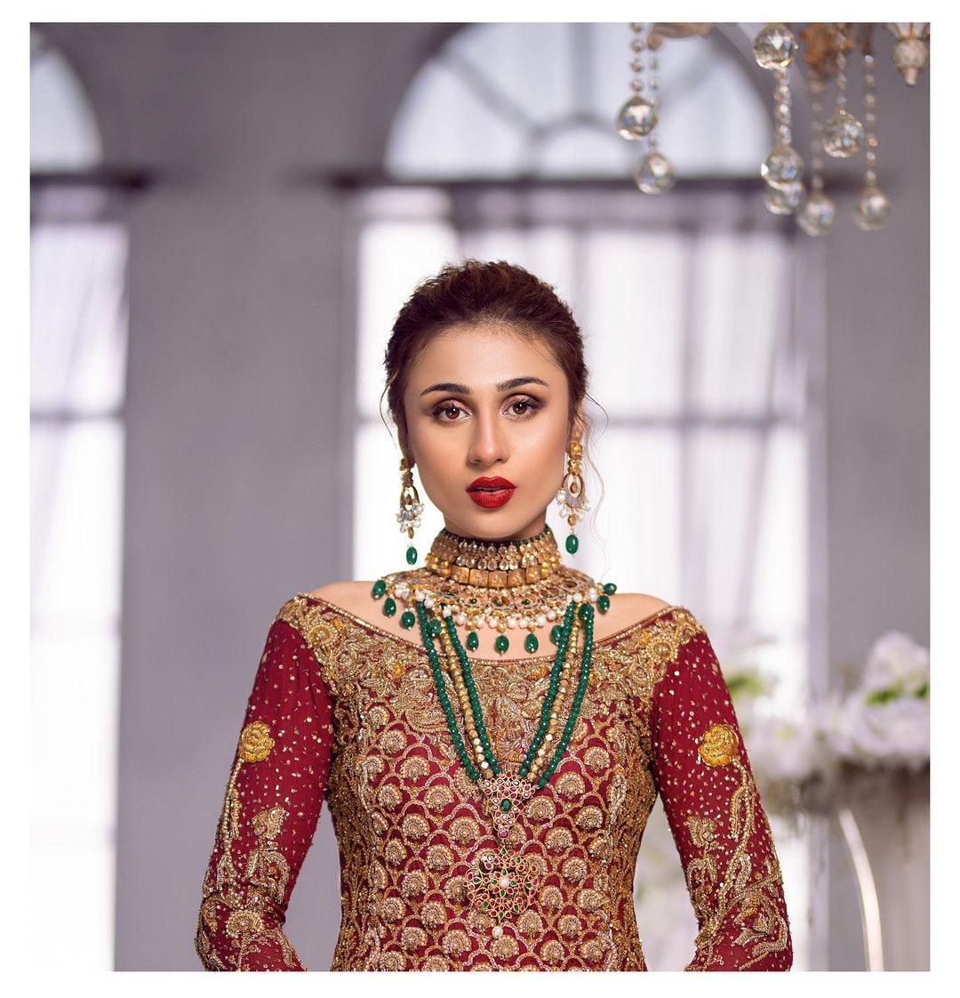 Mashal Khan Looks Ravishing In Deep Red Bridal Ensemble | Reviewit.pk