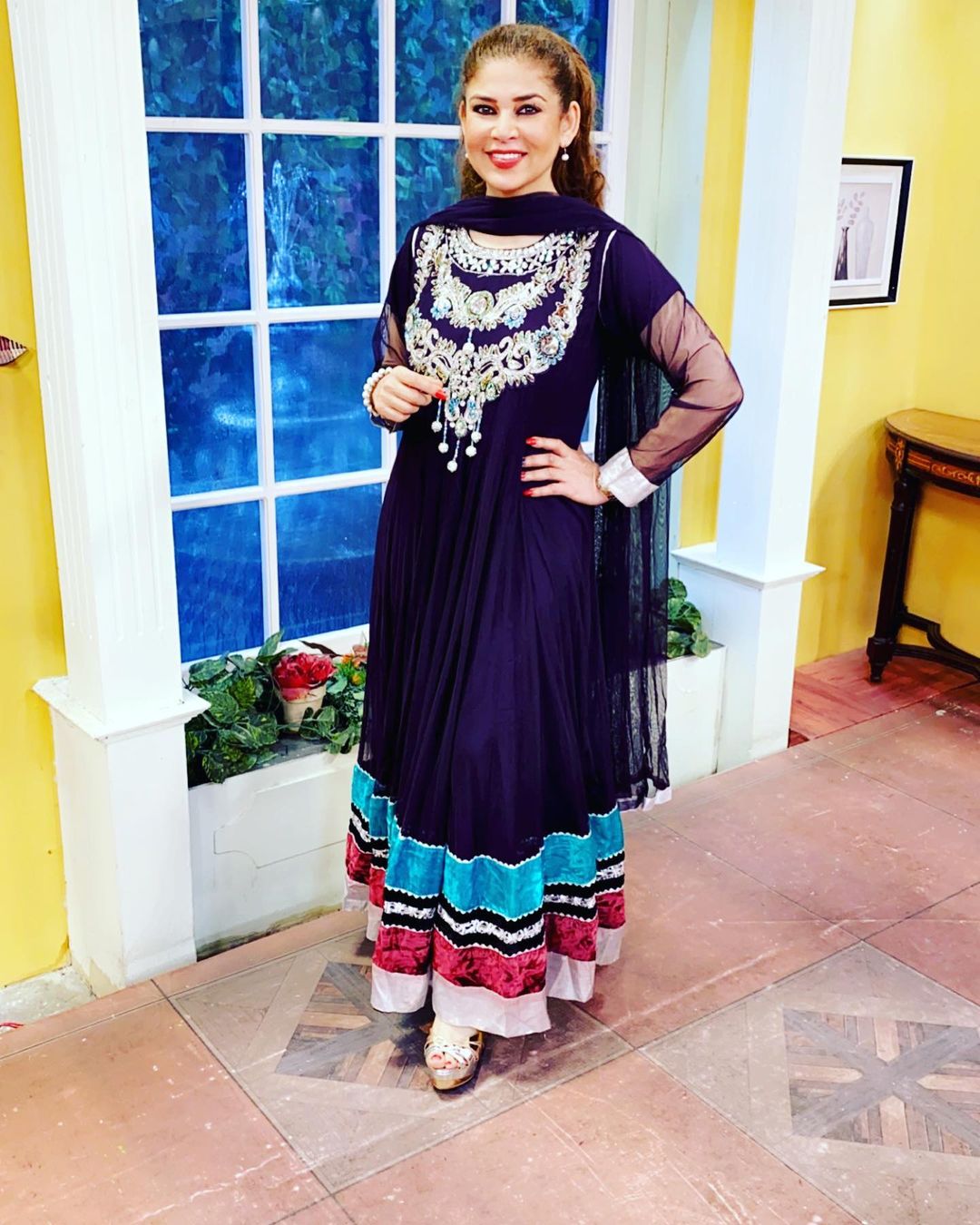 Best Styles of Mishi Khan That She Has Shared Lately | Reviewit.pk