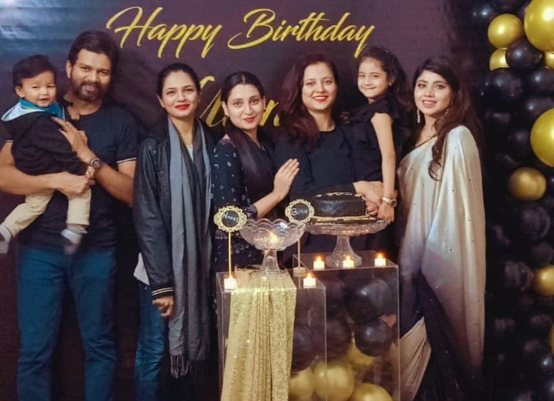 Mizna Waqas Pictures With Family | Reviewit.pk