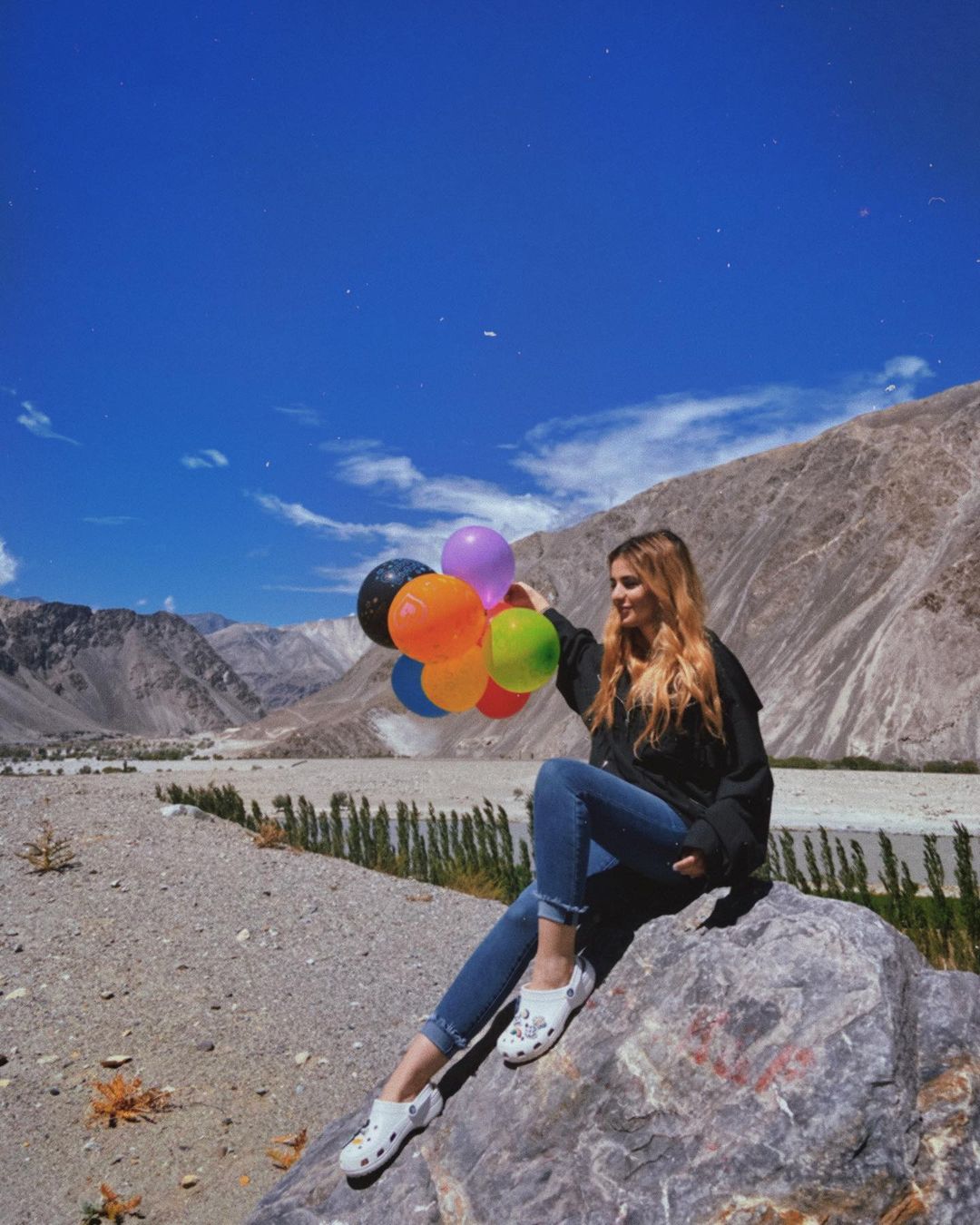 Funky Photos of The Lovely Momina Mustehsan | Reviewit.pk
