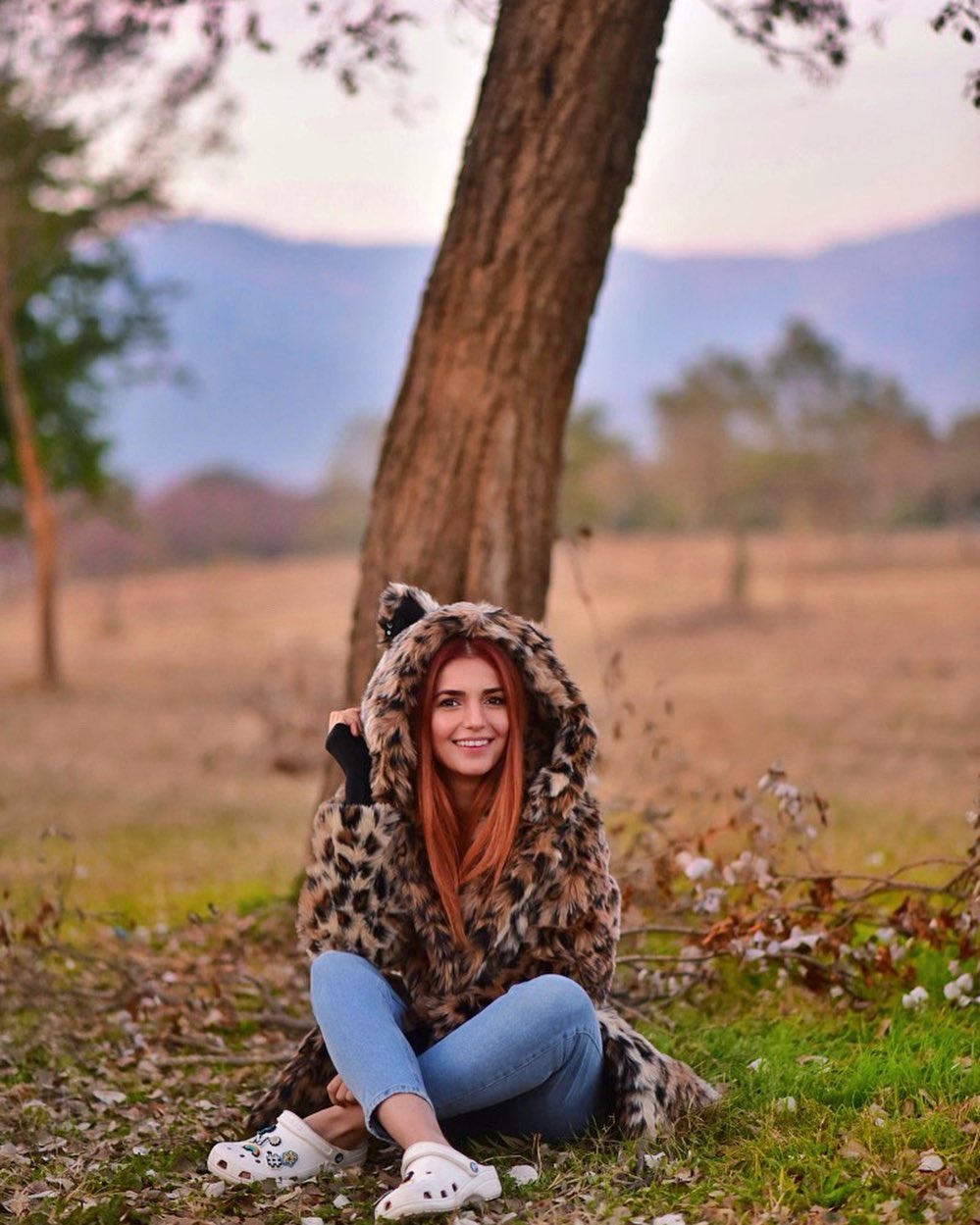Funky Photos of The Lovely Momina Mustehsan | Reviewit.pk