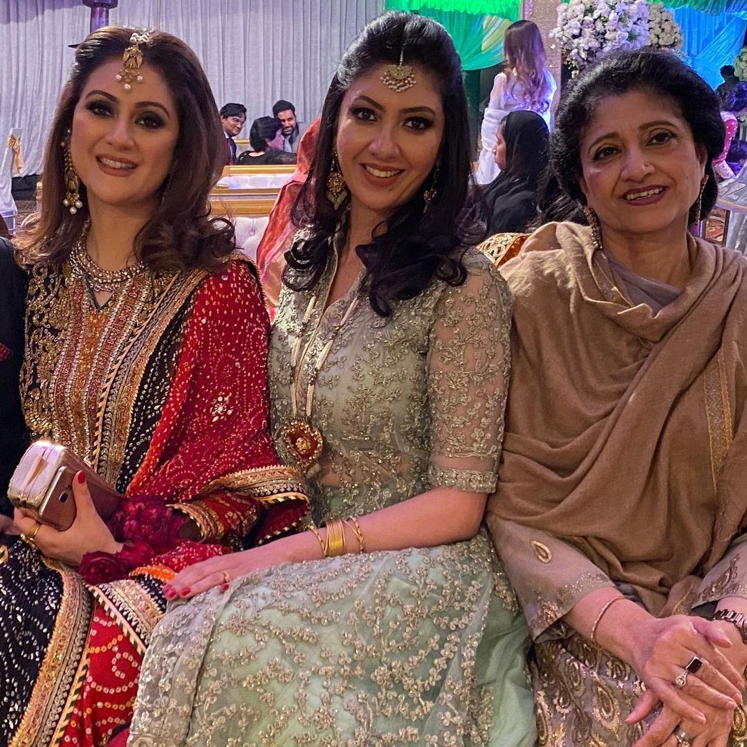 Nauman Ijaz's Wife At A Family Wedding | Reviewit.pk