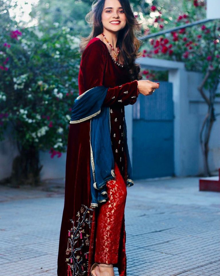 Rabya Kulsoom Makes A Style Statement In Her Latest Shoot | Reviewit.pk