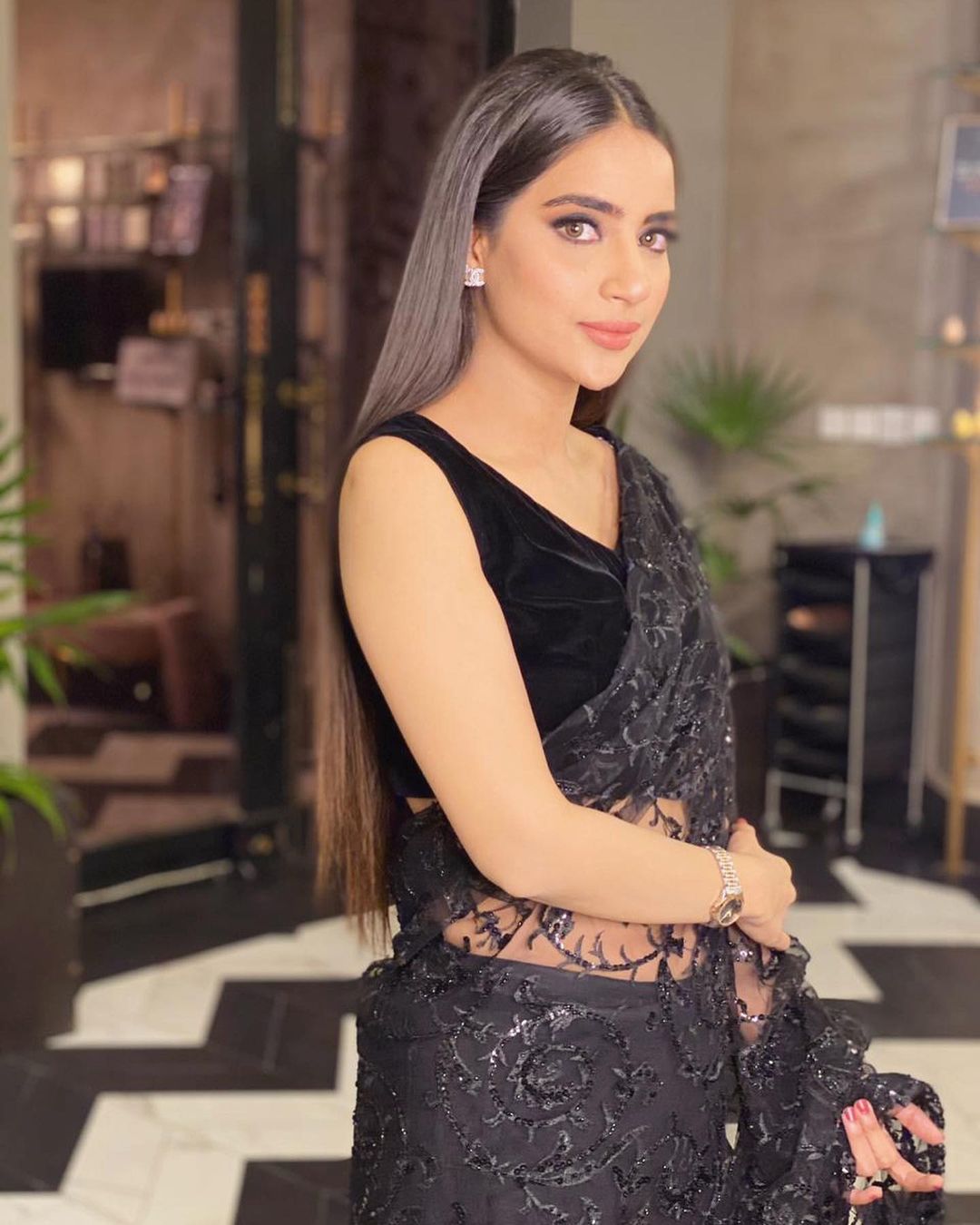 Saboor Aly Highlights The Changes In Her Life From Last Year | Reviewit.pk