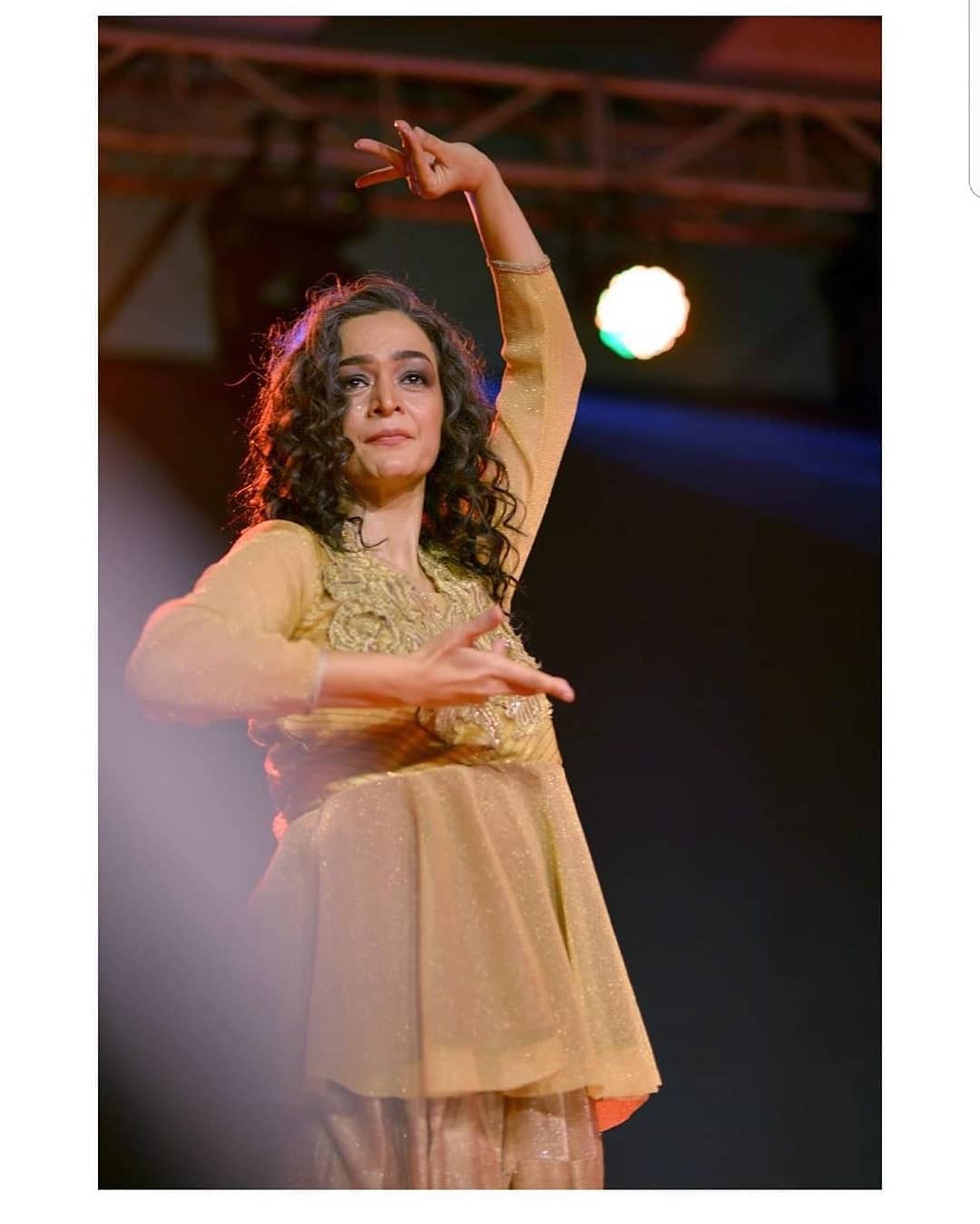 Dil Na Umeed Toh Nahin Cast In Real Life | Reviewit.pk