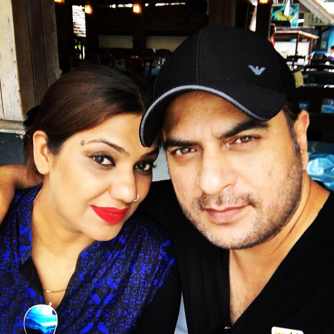 Never-Seen Family Photos of Shiraz Uppal | Reviewit.pk