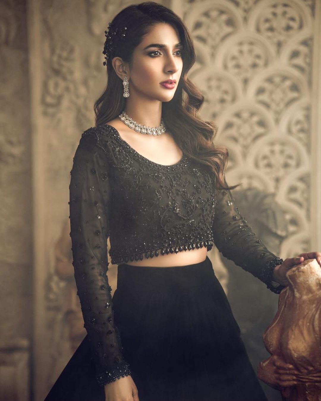 Rabab Hashim Stuns In Exquisite Black Outfit | Reviewit.pk