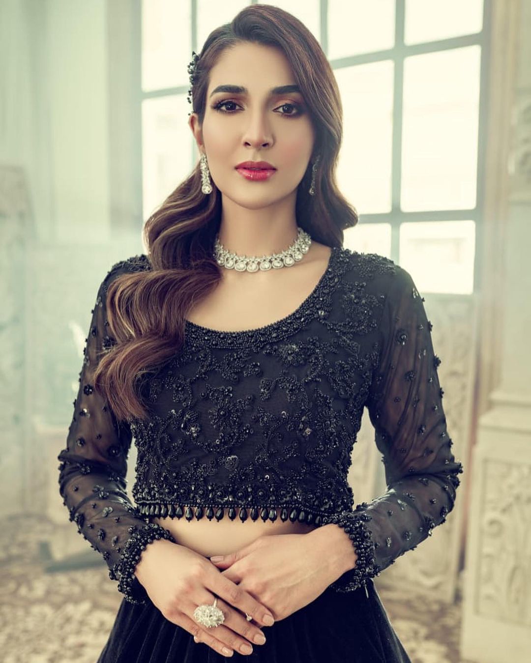 Rabab Hashim Stuns In Exquisite Black Outfit | Reviewit.pk