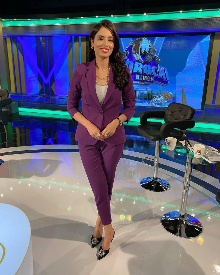 The Prettiest Photos of Zainab Abbas | Reviewit.pk