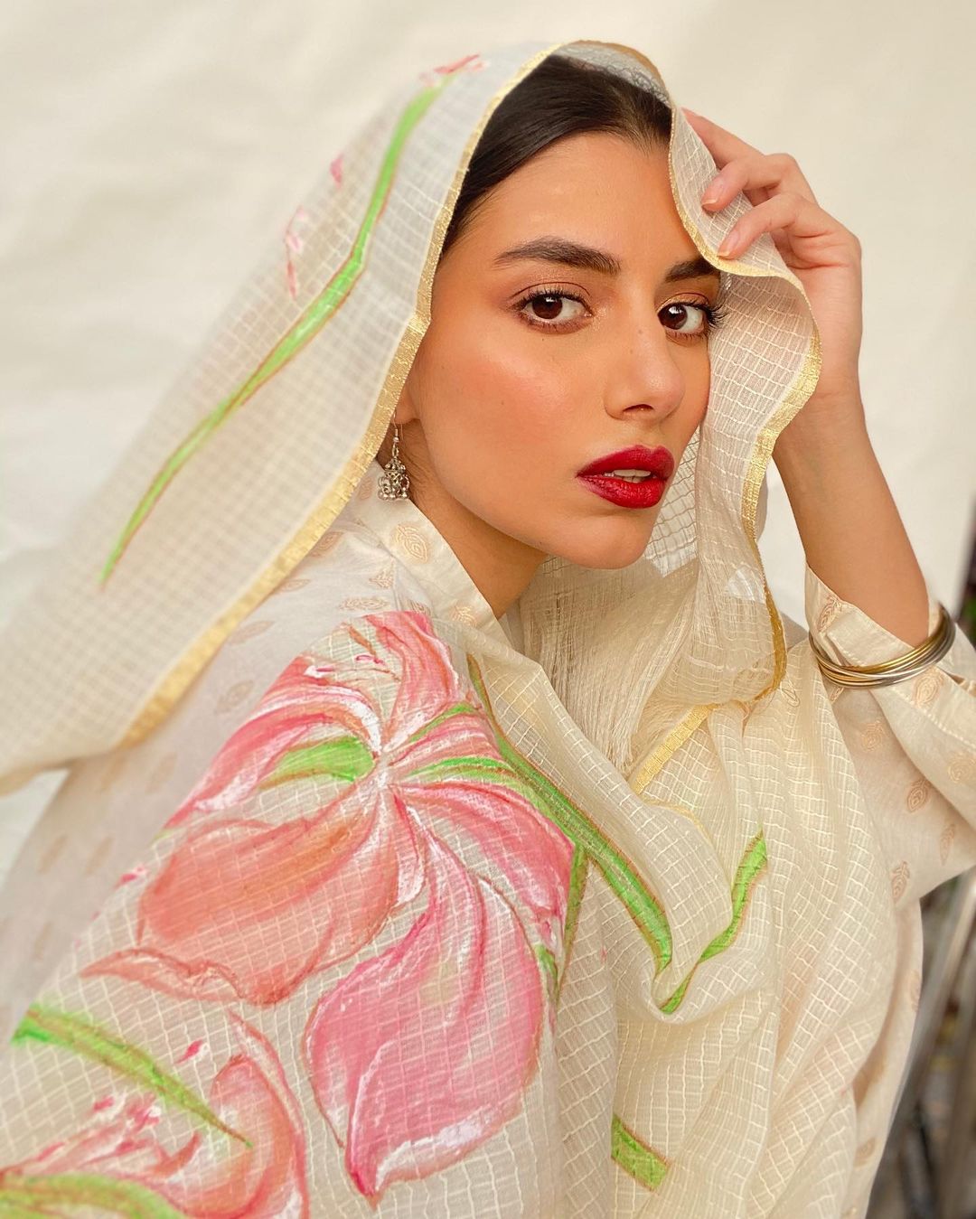 Beautiful Unseen Pictures Of Fashion Model Zara Peerzada | Reviewit.pk