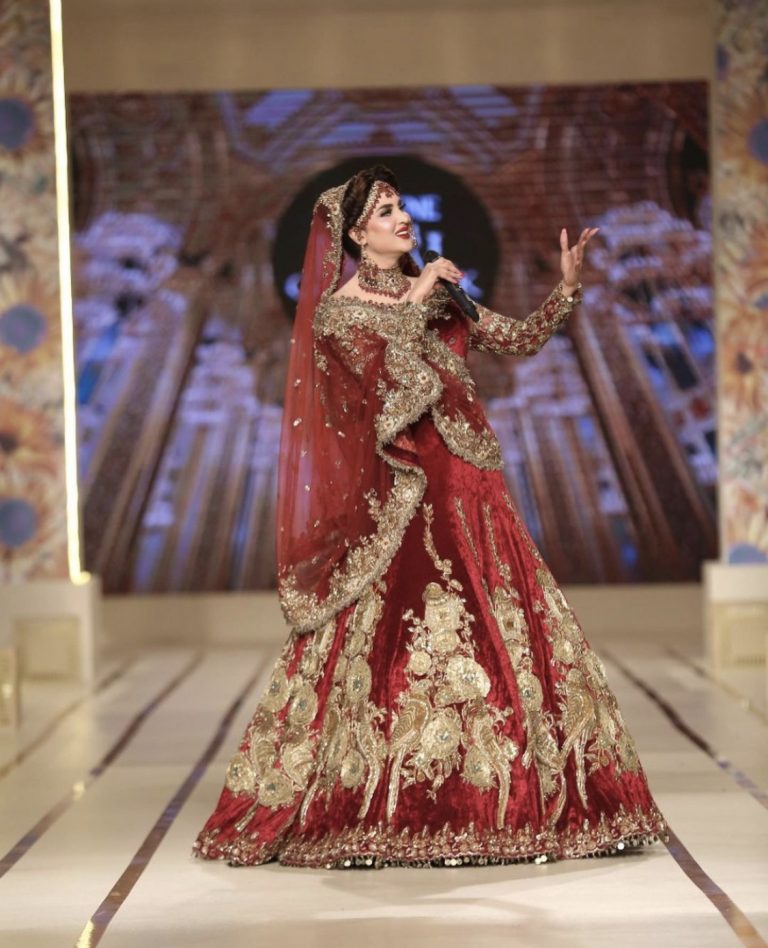 Fiza Ali Looked Gorgeous At Bridal Couture Week Day2 | Reviewit.pk
