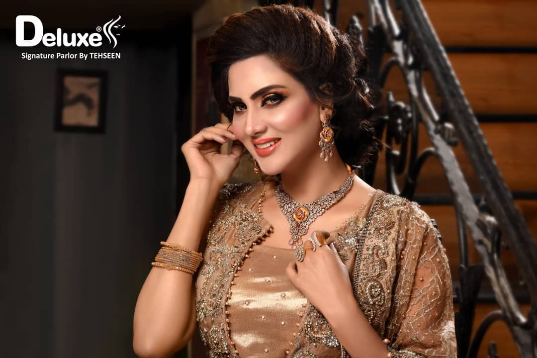 Fiza Ali Pulls Off Traditional Bridal Look Like A Pro | Reviewit.pk