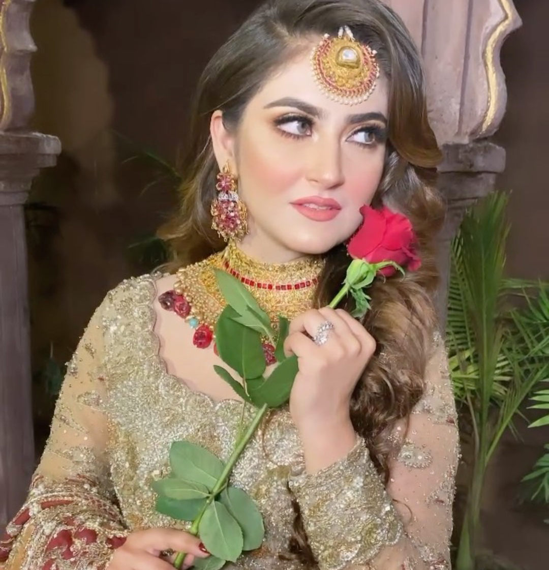 Hiba Bukhari Beautiful Bridal Shoot | Reviewit.pk
