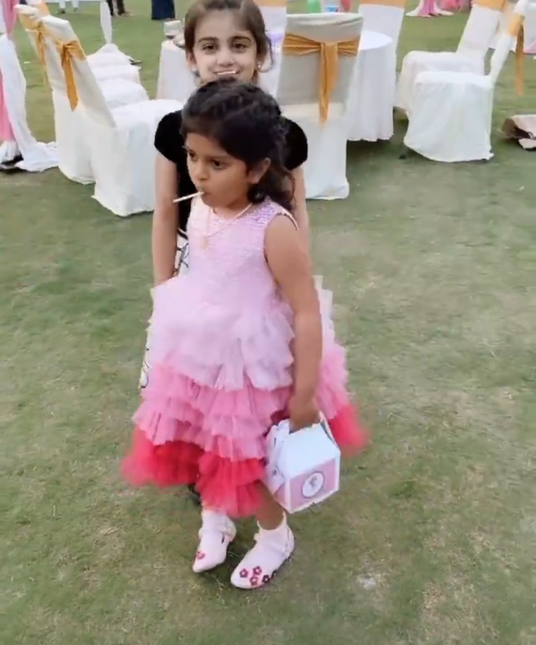 Maya Ali Pictures With Family from Birthday Party | Reviewit.pk