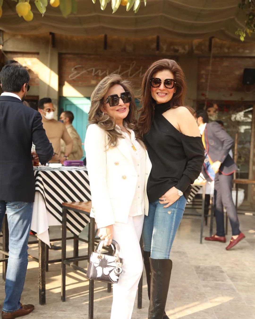 Latest Pictures Of Resham From A Friend's Birthday Party | Reviewit.pk