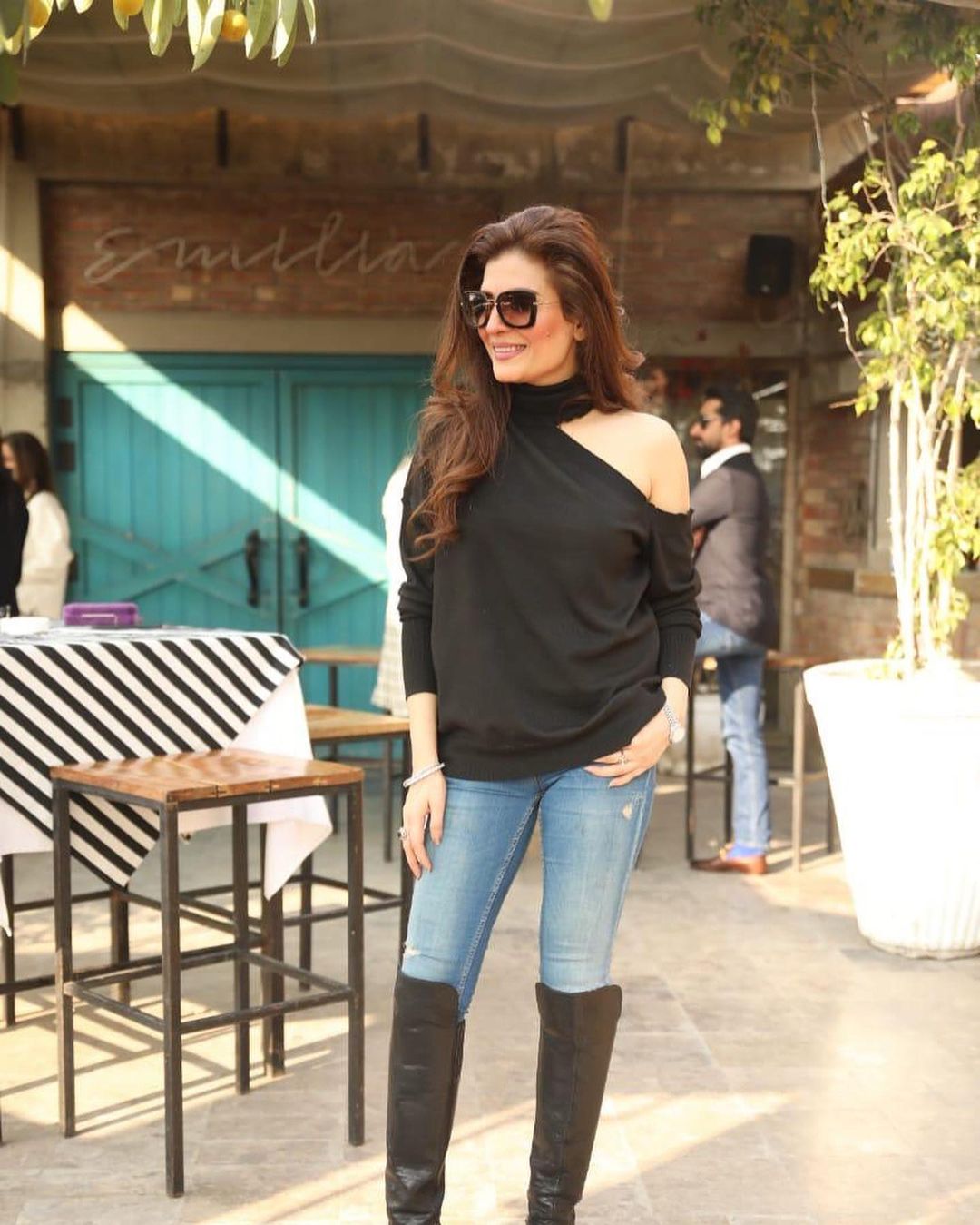 Latest Pictures Of Resham From A Friend's Birthday Party | Reviewit.pk